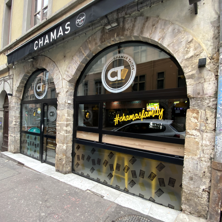 Vitrophanie dépoli imprimé Chamas Tacos Lyon - Agence de Communication ...